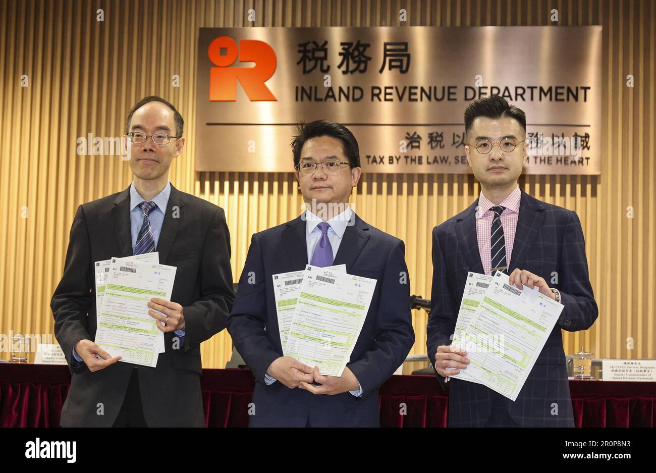 (L to R) Leung Kin-wa, Deputy Commissioner of Inland Revenue ...