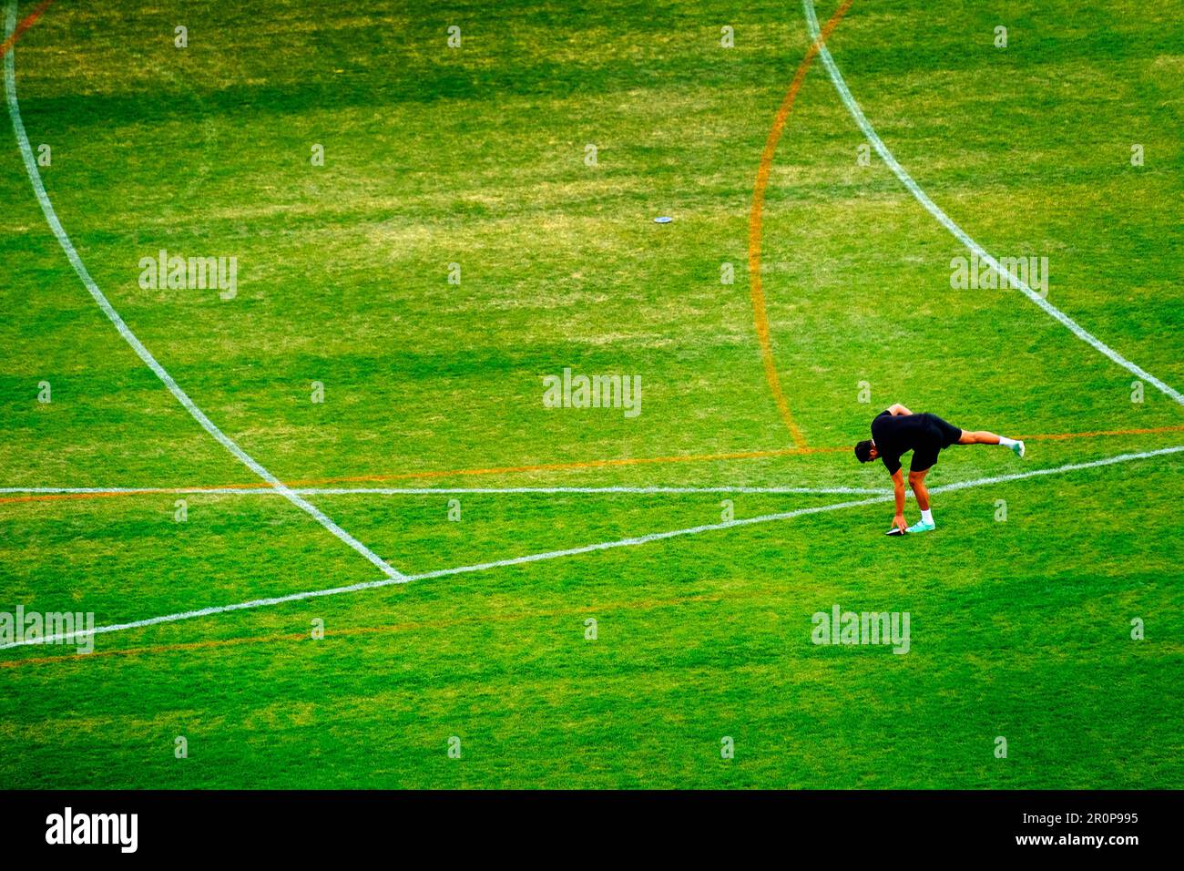 Athlete discus throw athletics discus hi-res stock photography and ...