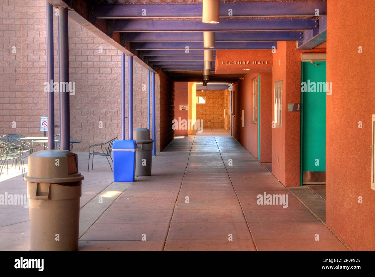 Suburban school campus hi-res stock photography and images - Alamy