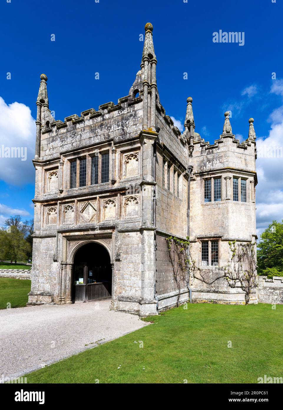 Victorian mansion entrance hi-res stock photography and images - Alamy
