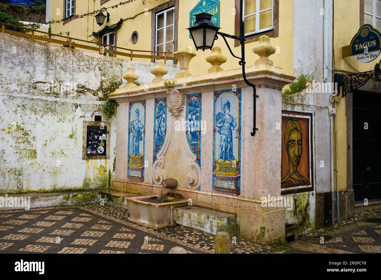 Water fountain sintra portugal hi-res stock photography and images - Alamy