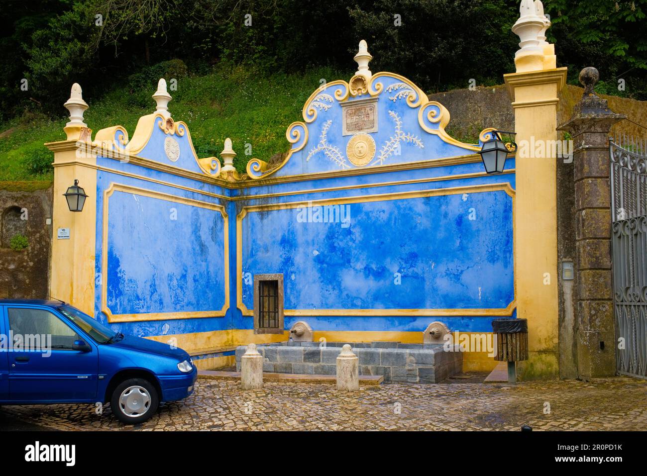 Fountain sintra portugal hi-res stock photography and images - Alamy
