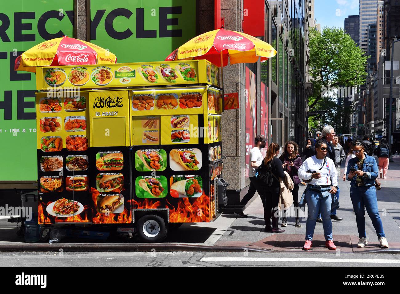 Hamburger street vendor food cart hi-res stock photography and images ...