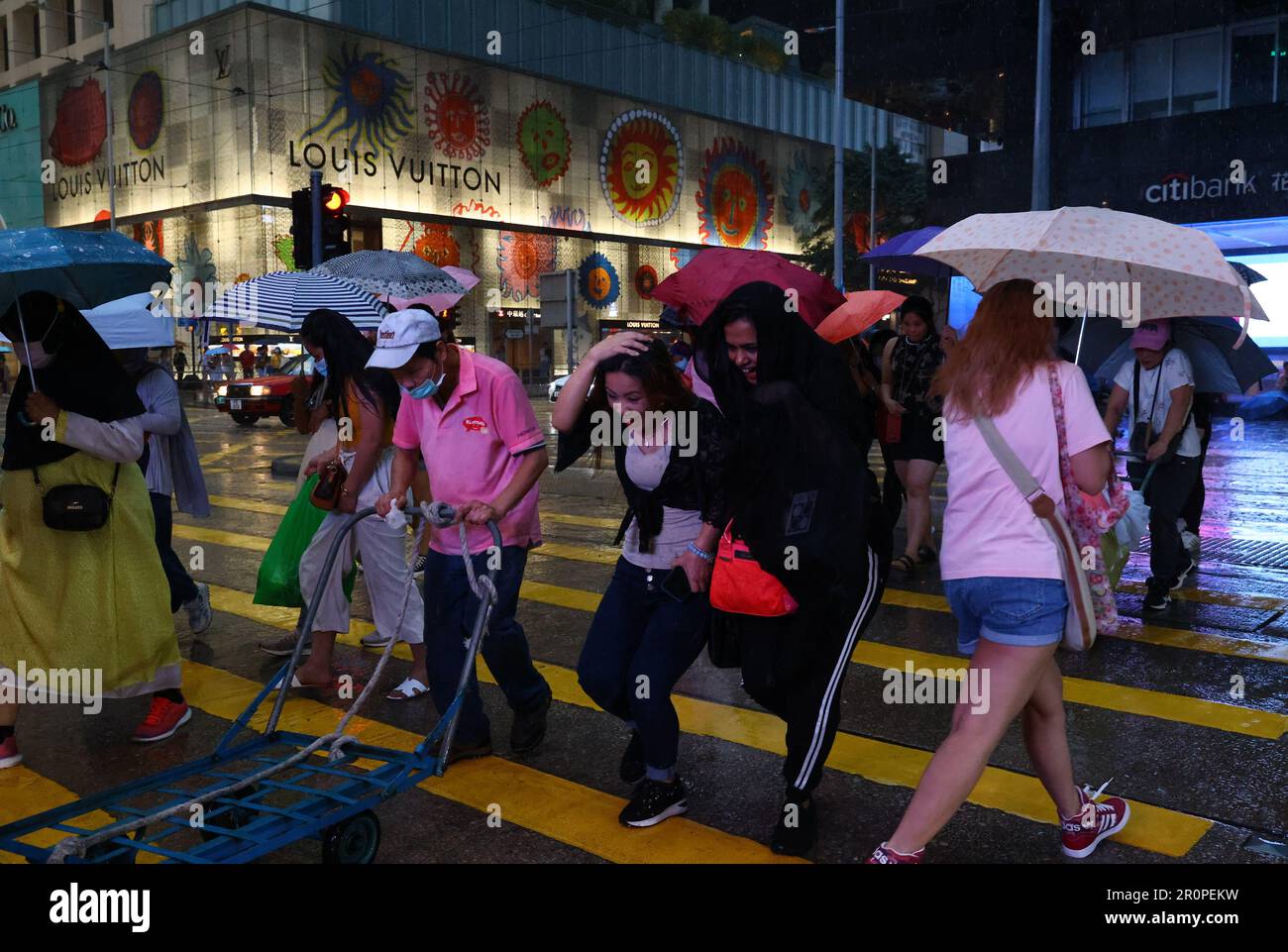 Heavy rain during Red Rainstorm Warning Signal and Thunderstorm Warning ...