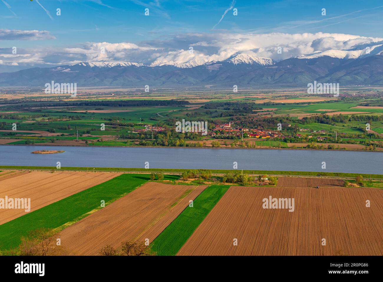 Photography of the beautiful Transylvanian landscape with countryside ...
