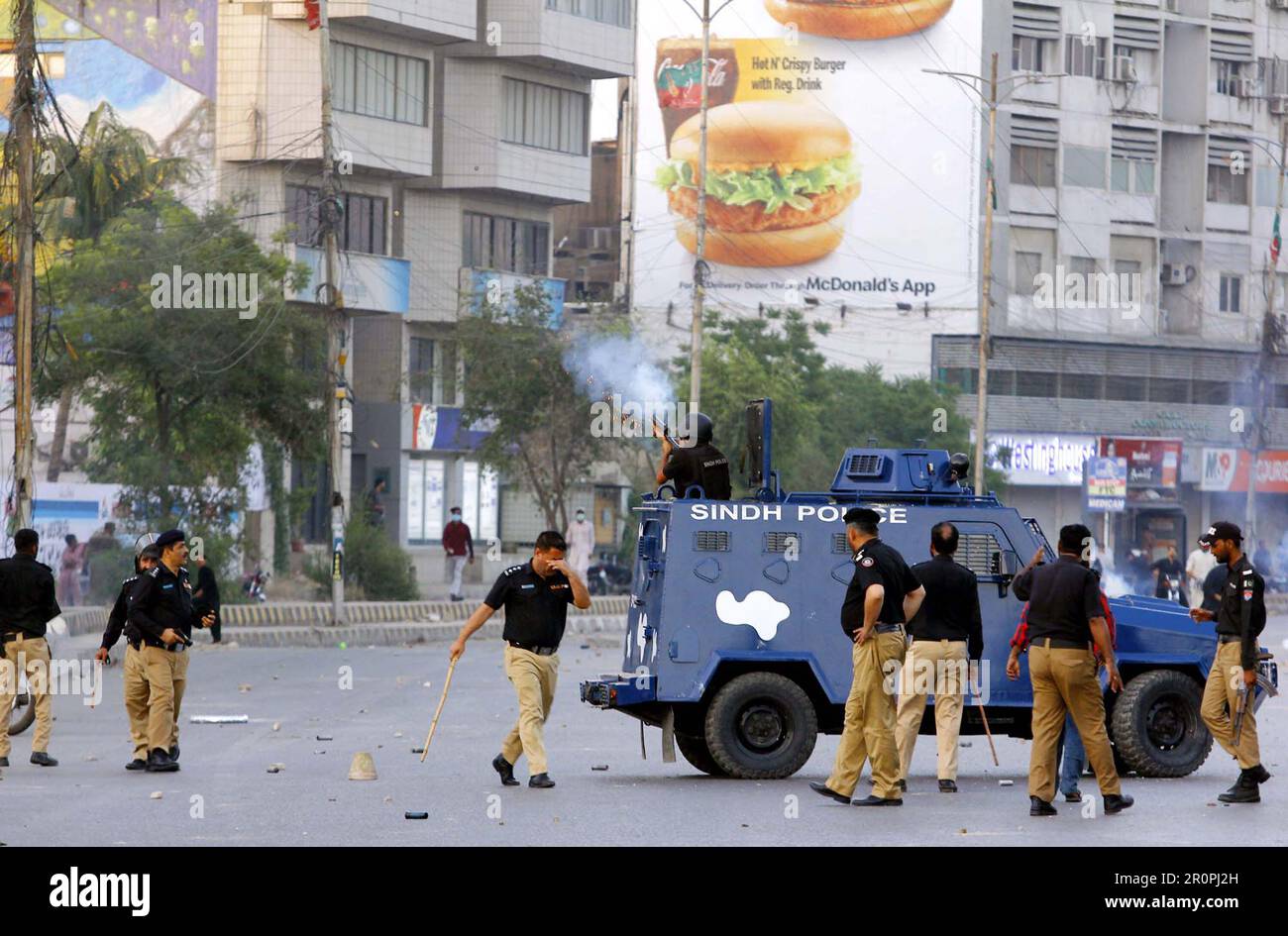 Police officials restore baton charge, fire tear gas and arrest to ...