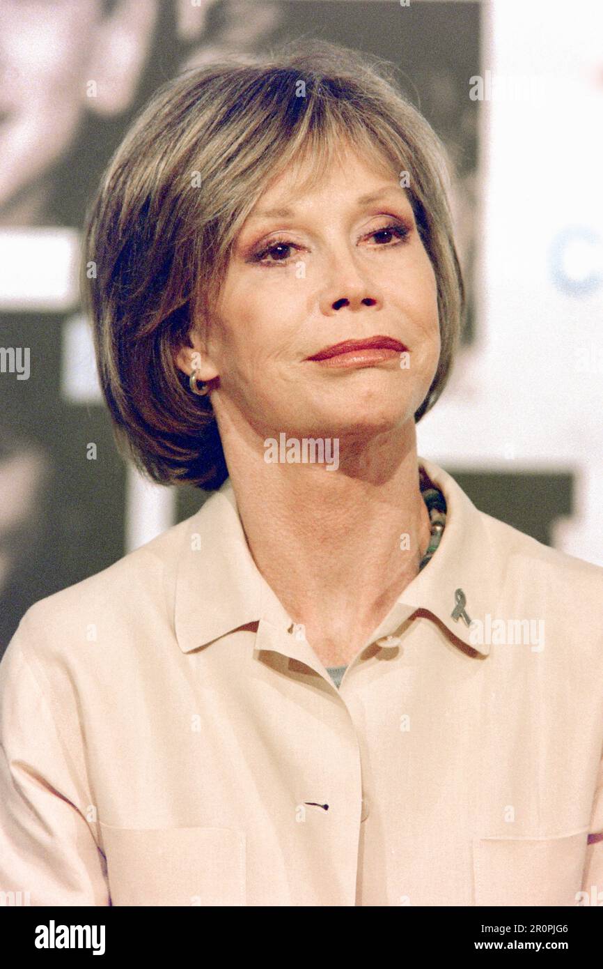Actress Mary Tyler Moore, a lifelong juvenile diabetes sufferer ...