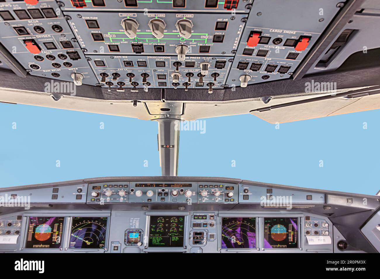 cockpit view of a commercial jet airliner Stock Photo - Alamy