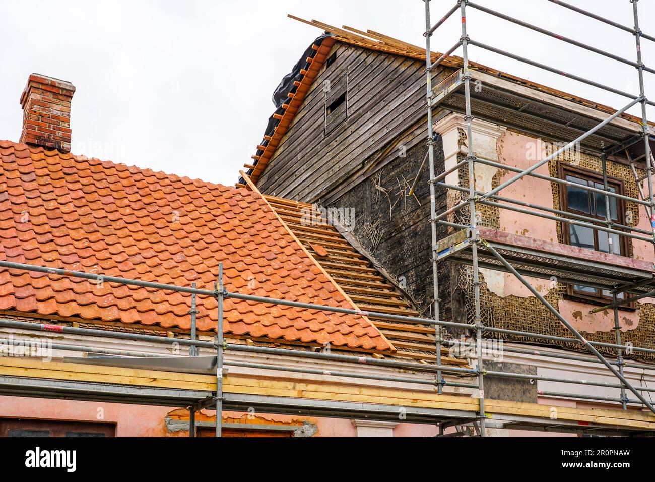 Repair of the facade and roof of a historic house, replacement of clay ...