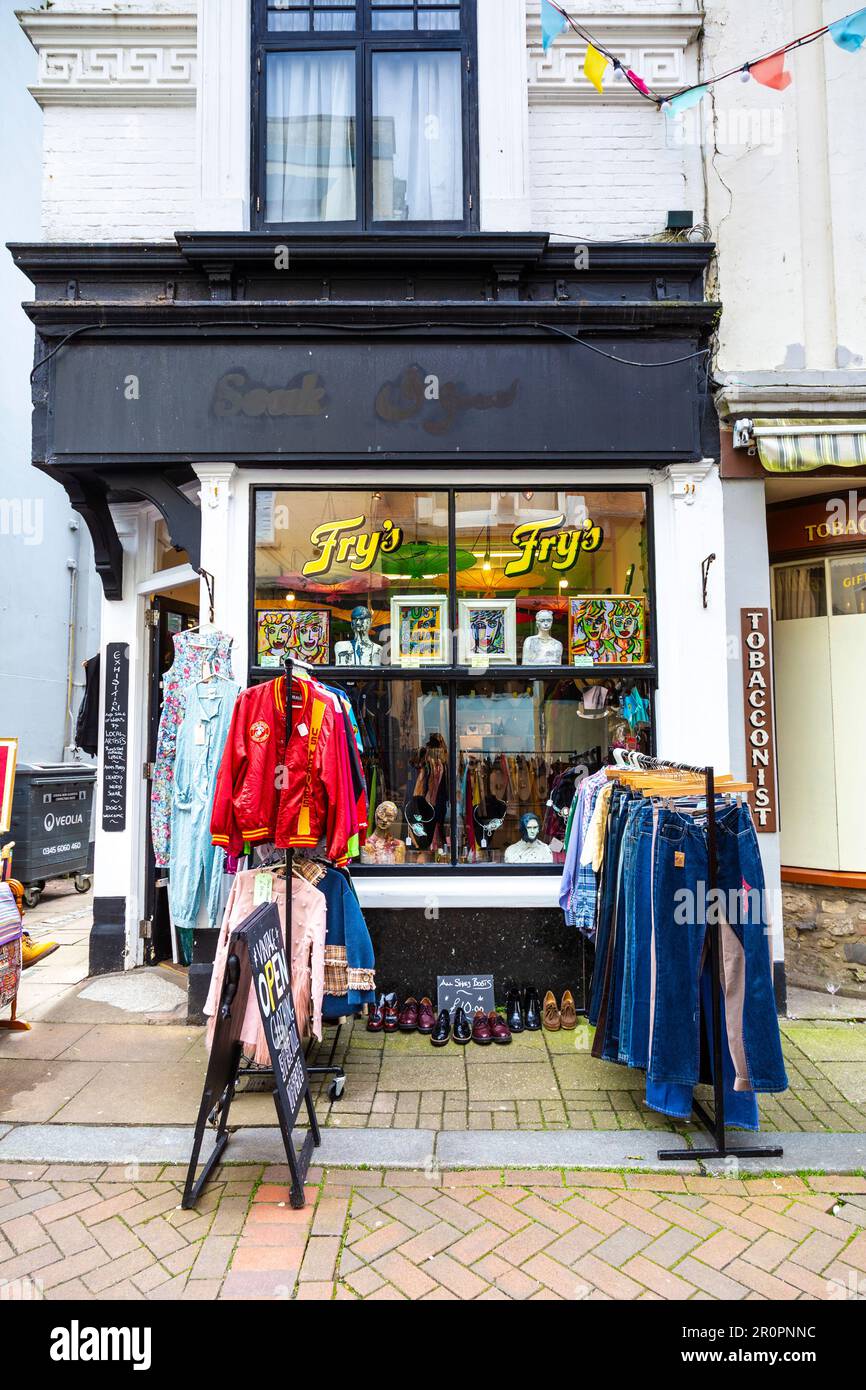Exterior of a vintage shop on George Street, Hastings, East Sussex ...