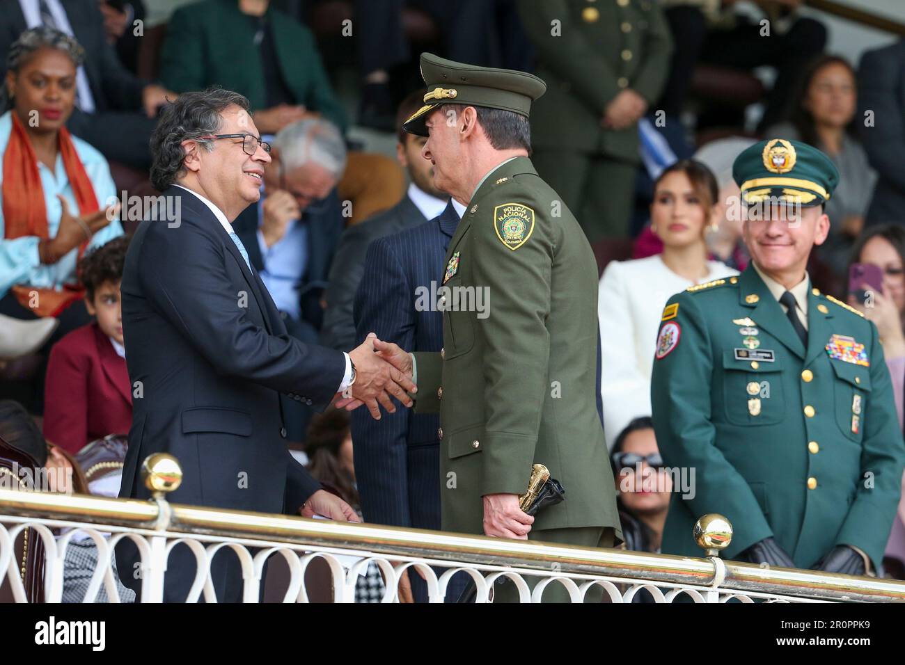 Colombian President Gustavo Petro shakes hands with new Chief of Police ...