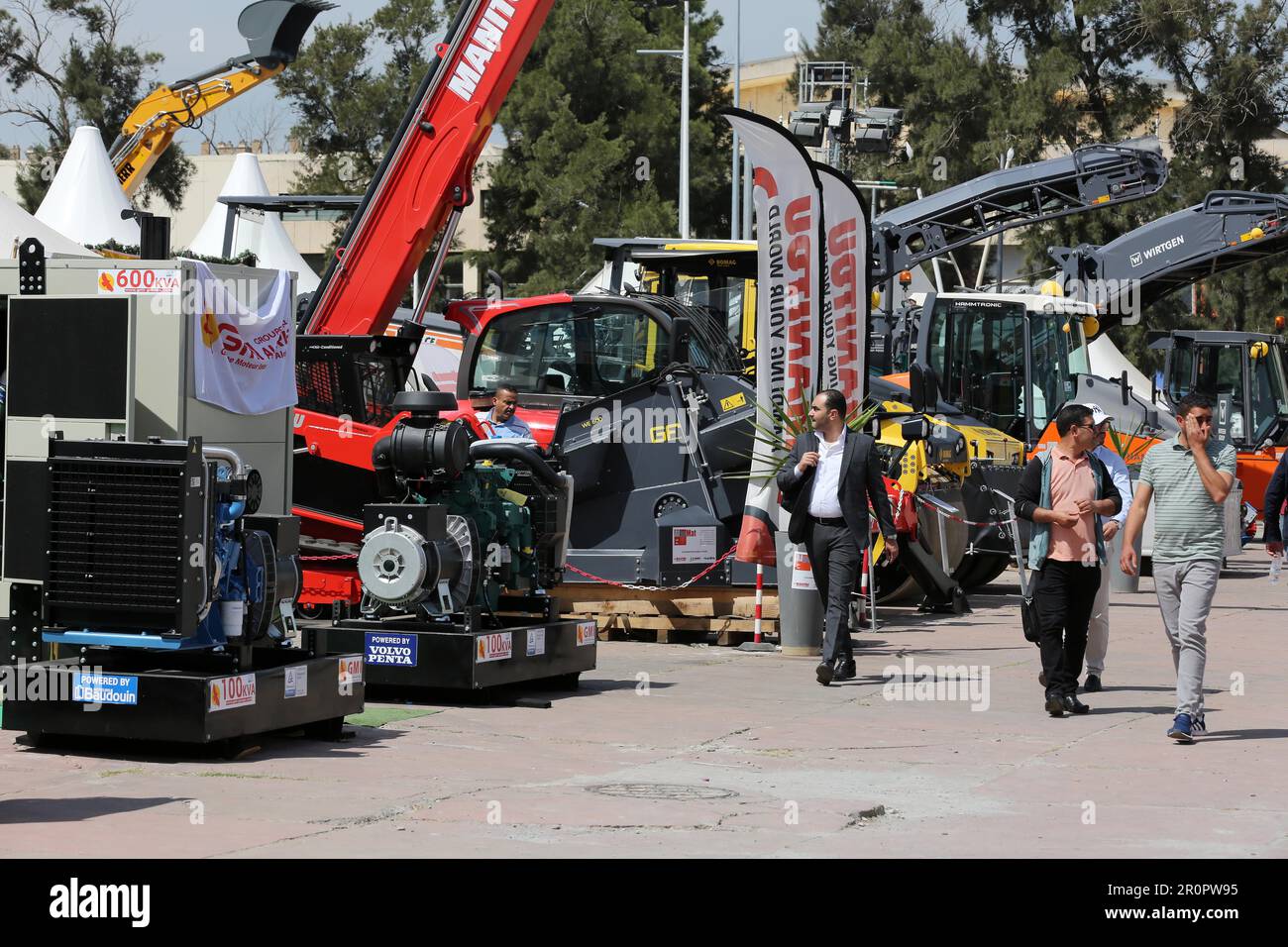 Algiers. 9th May, 2023. People visit a trade show of construction ...