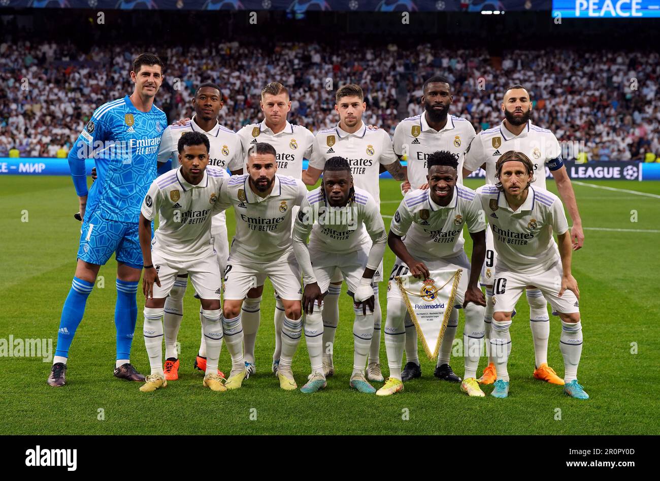 Real Madrid starting line up pose for a picture during the UEFA ...