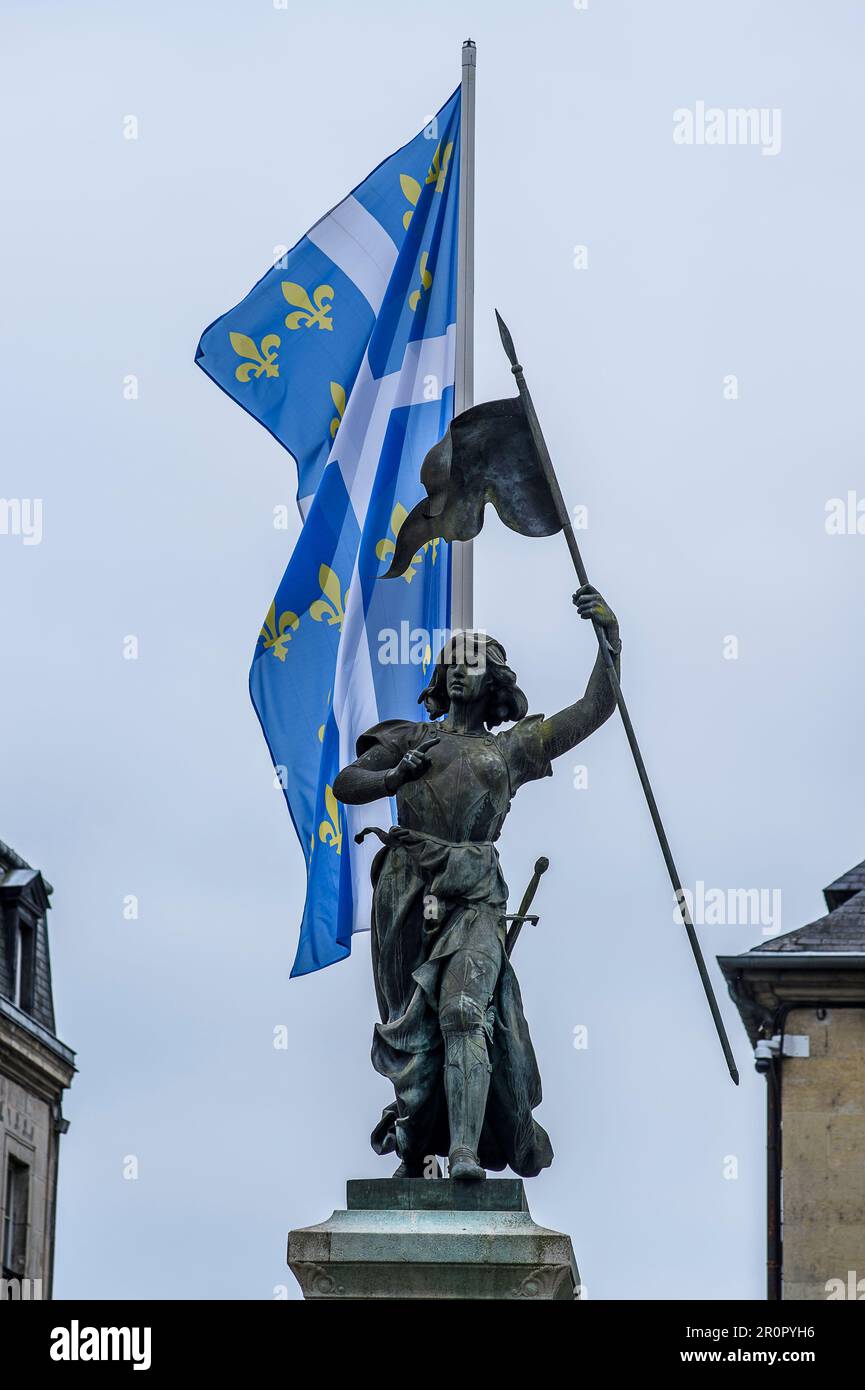 jeanne d'Arc statue in Compiegne | Statue de Jeanne d'Arc a Compiegne Stock Photo - Alamy