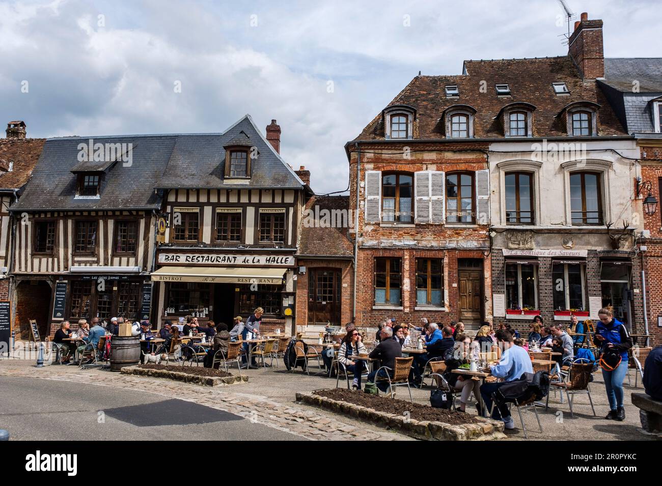 In the center of Lyons-la-Foret, the different restaurant and pub ...