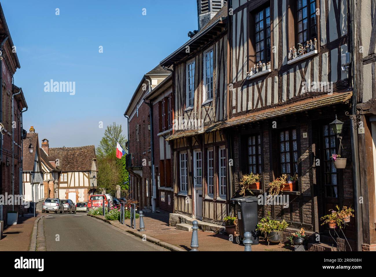 Lun des plus beaux villages de france hi-res stock photography and ...