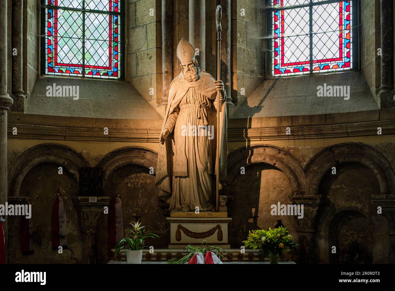 Statue of Saint-Eloi ine the Cathedral of Noyon | Statue de Saint-Eloi ...