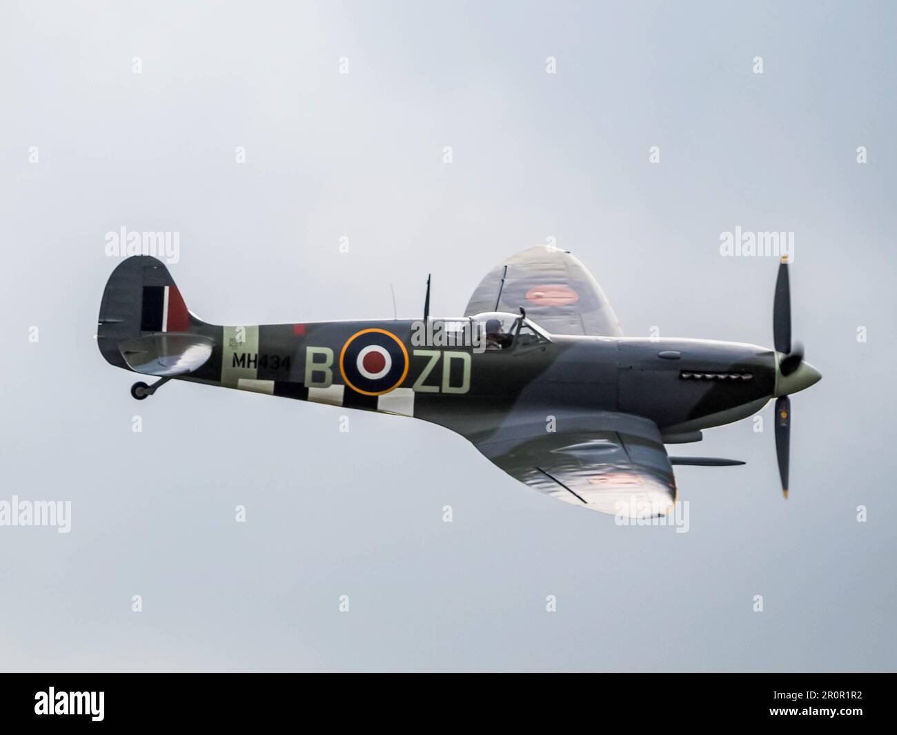 Spitfire MH434 flying over Biggin Hill airfield Stock Photo - Alamy