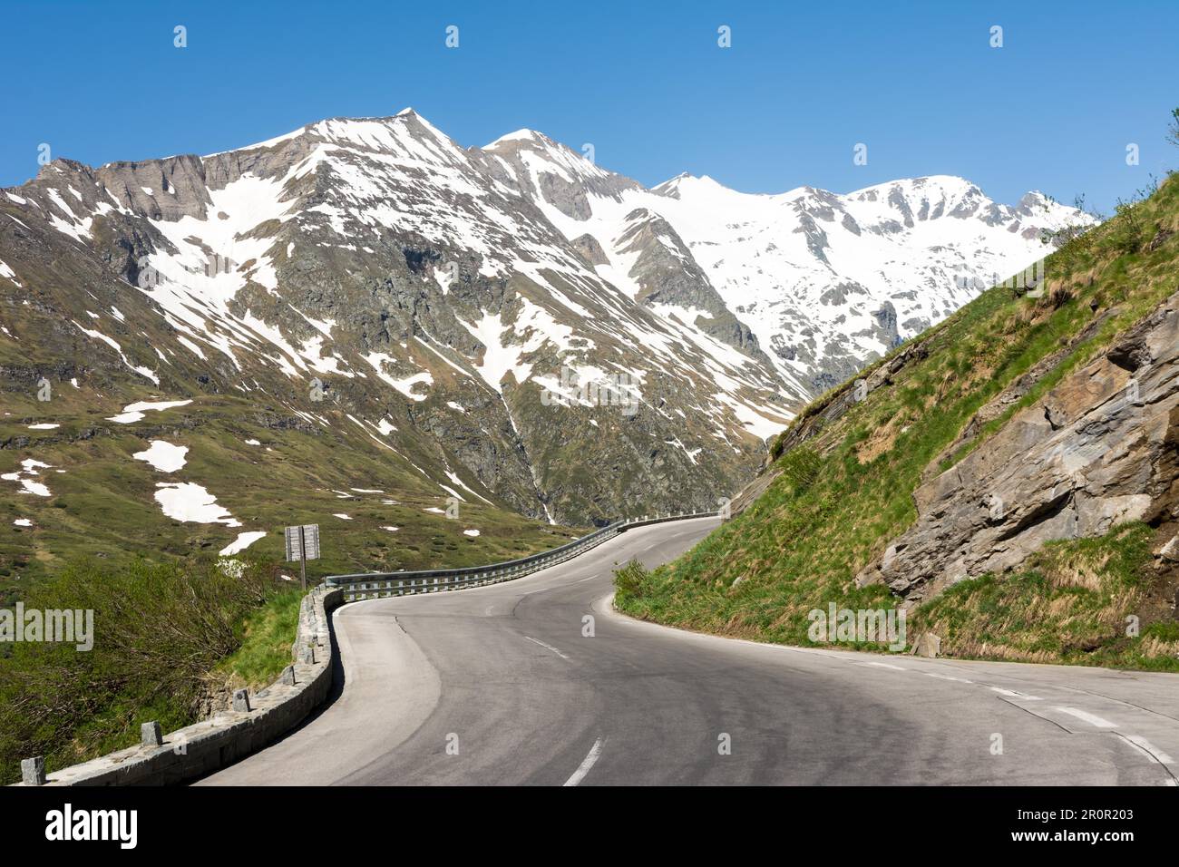 Mountain pass of the Grossglockner High Alpine Road in Austria ...