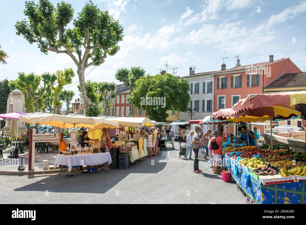 Market, Market Stalls, Lorgues, Var, Provence, South of France, France ...