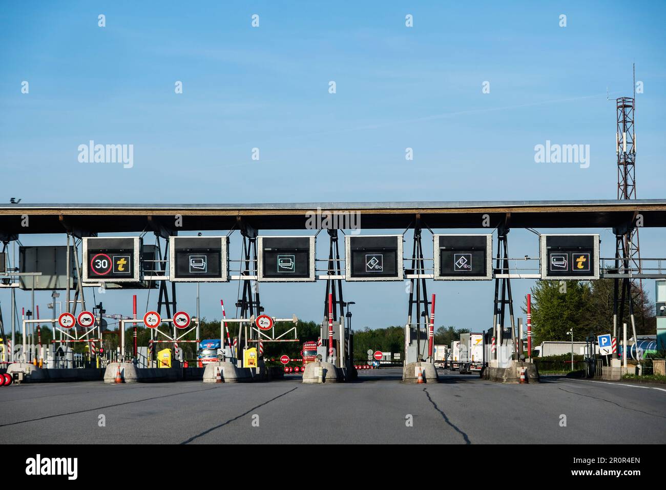 Toll on the A29 Highway in France | Peage sur l'autoroute A29 en France ...