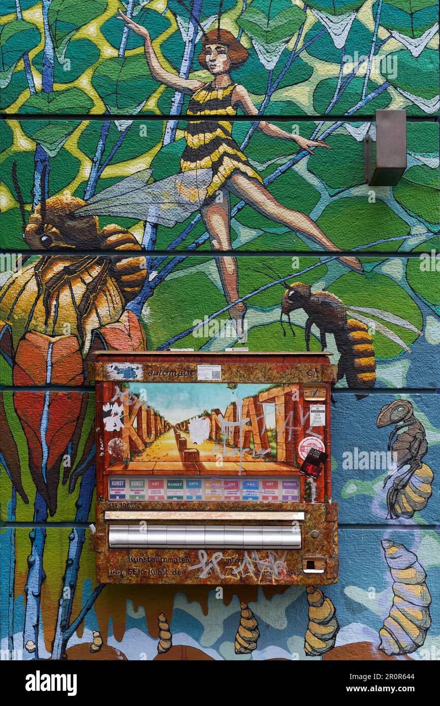 Graffiti, painted cigarette vending machine, art vending machine, Bee ...