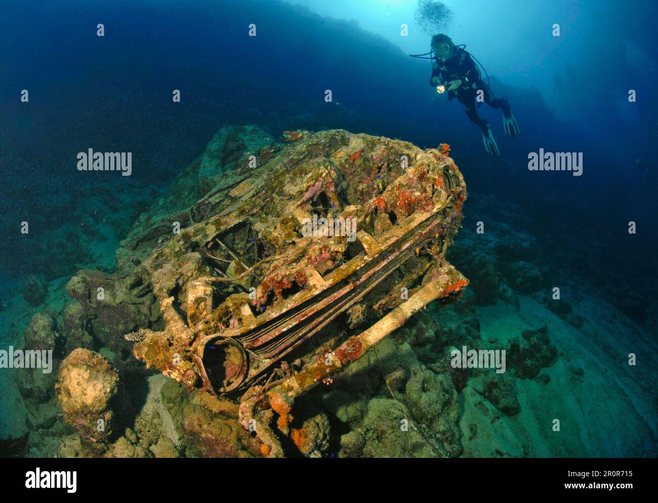 Wreck of a sunken Toyota car at Wreck Blue Belt, Car Wreck, Shaab Suedi ...