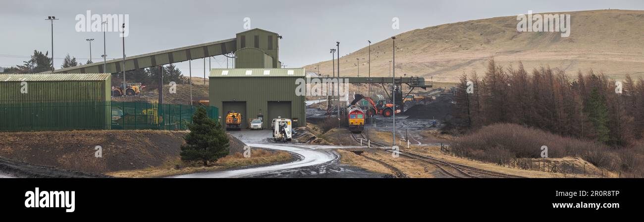 Loading a DB Cargo rail UK freight train at Cwmbargoed disposal point ...