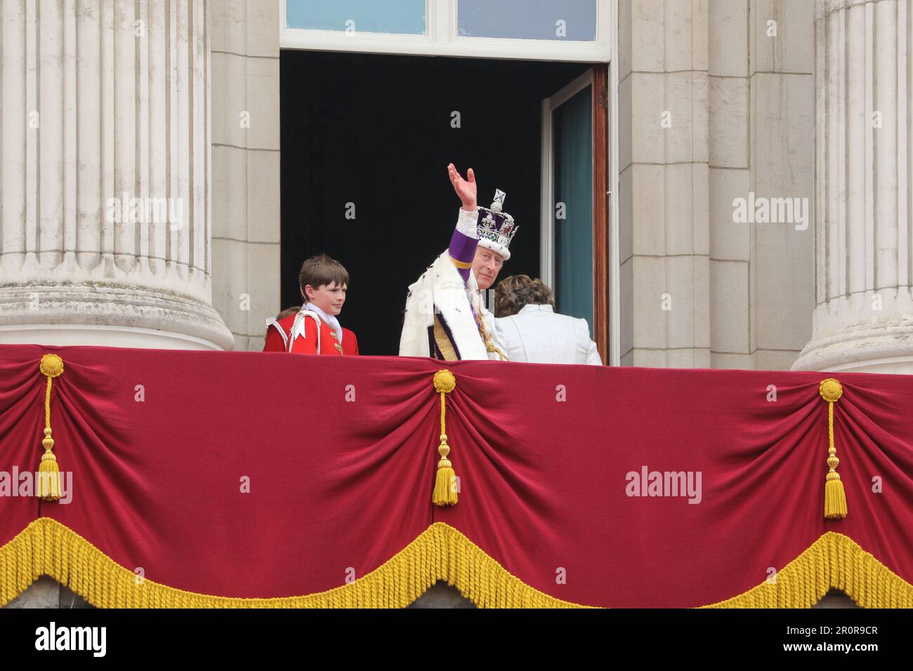 King Charles waves as he returns inside after the Balcony Appearance at ...