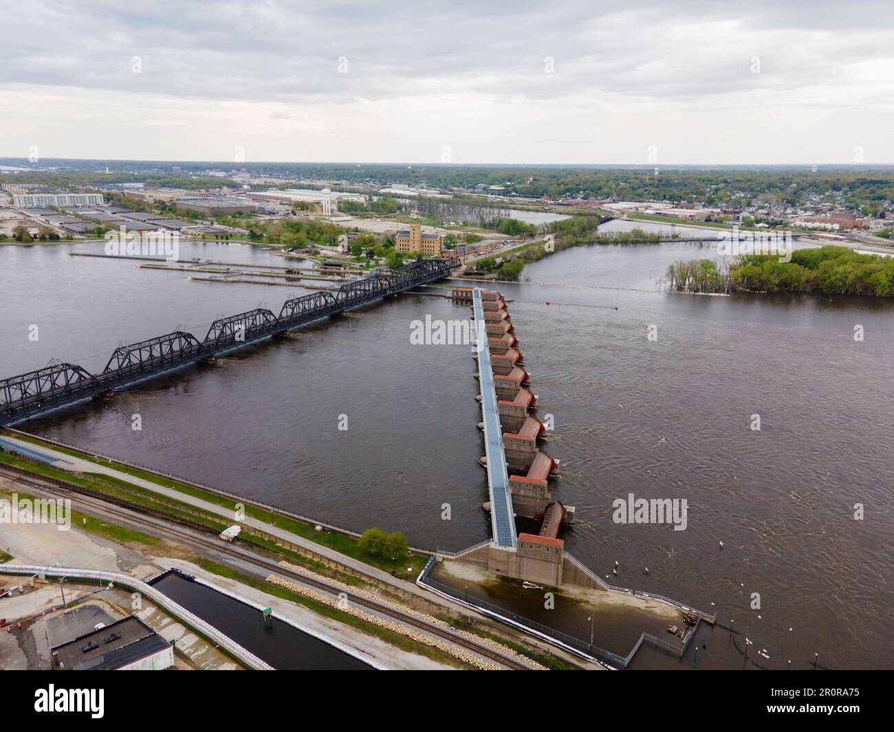 Rock island bridge mississippi hi-res stock photography and images - Alamy