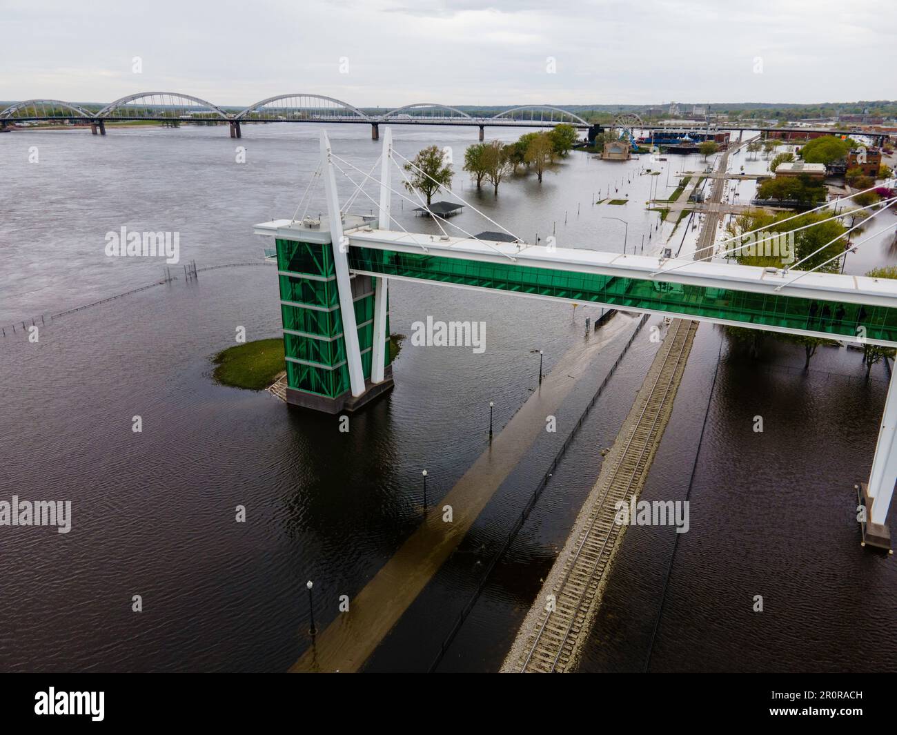 Davenport iowa skybridge hi-res stock photography and images - Alamy