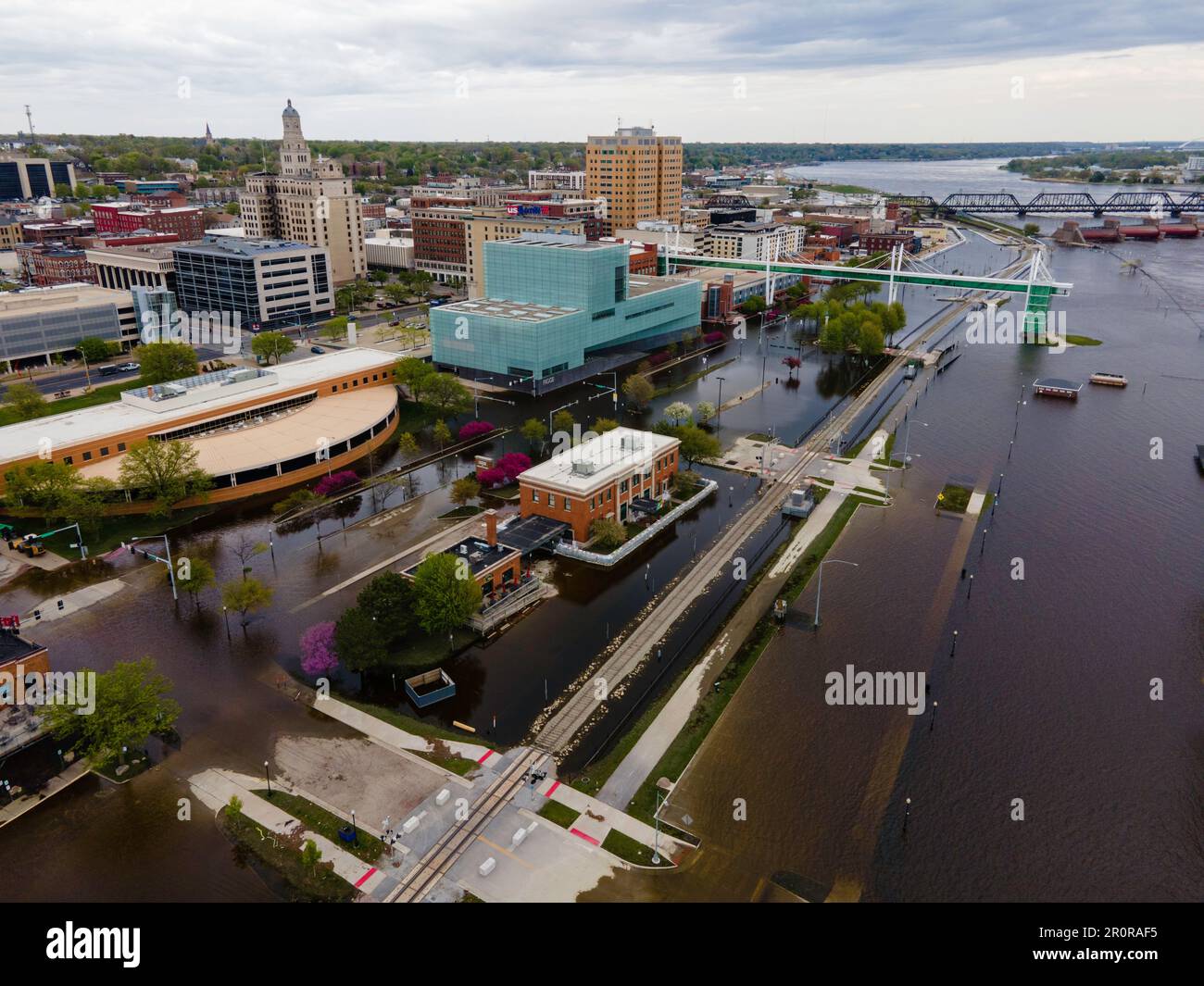 Davenport iowa skybridge hi-res stock photography and images - Alamy