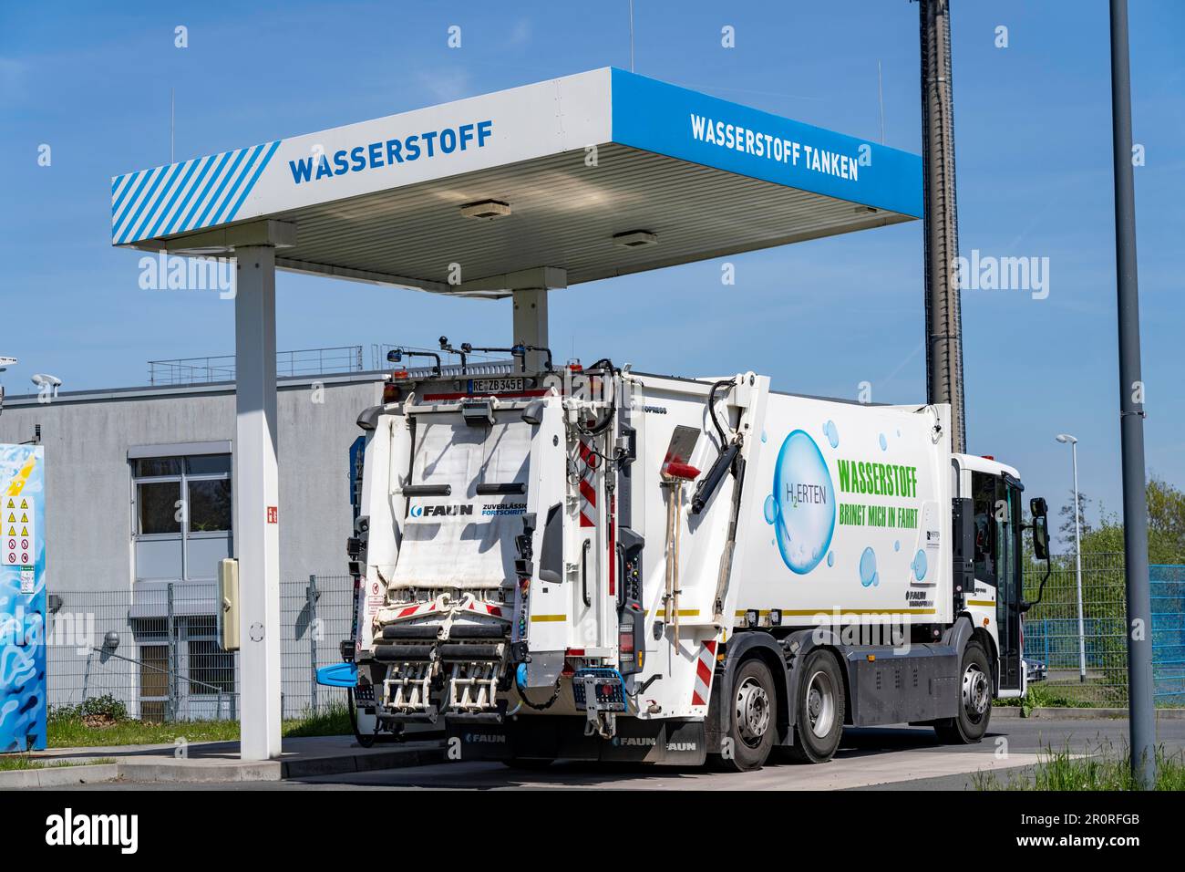 Hydrogen waste collection vehicles hi-res stock photography and images ...