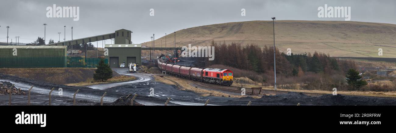 Loading a DB Cargo rail UK freight train at Cwmbargoed disposal point ...