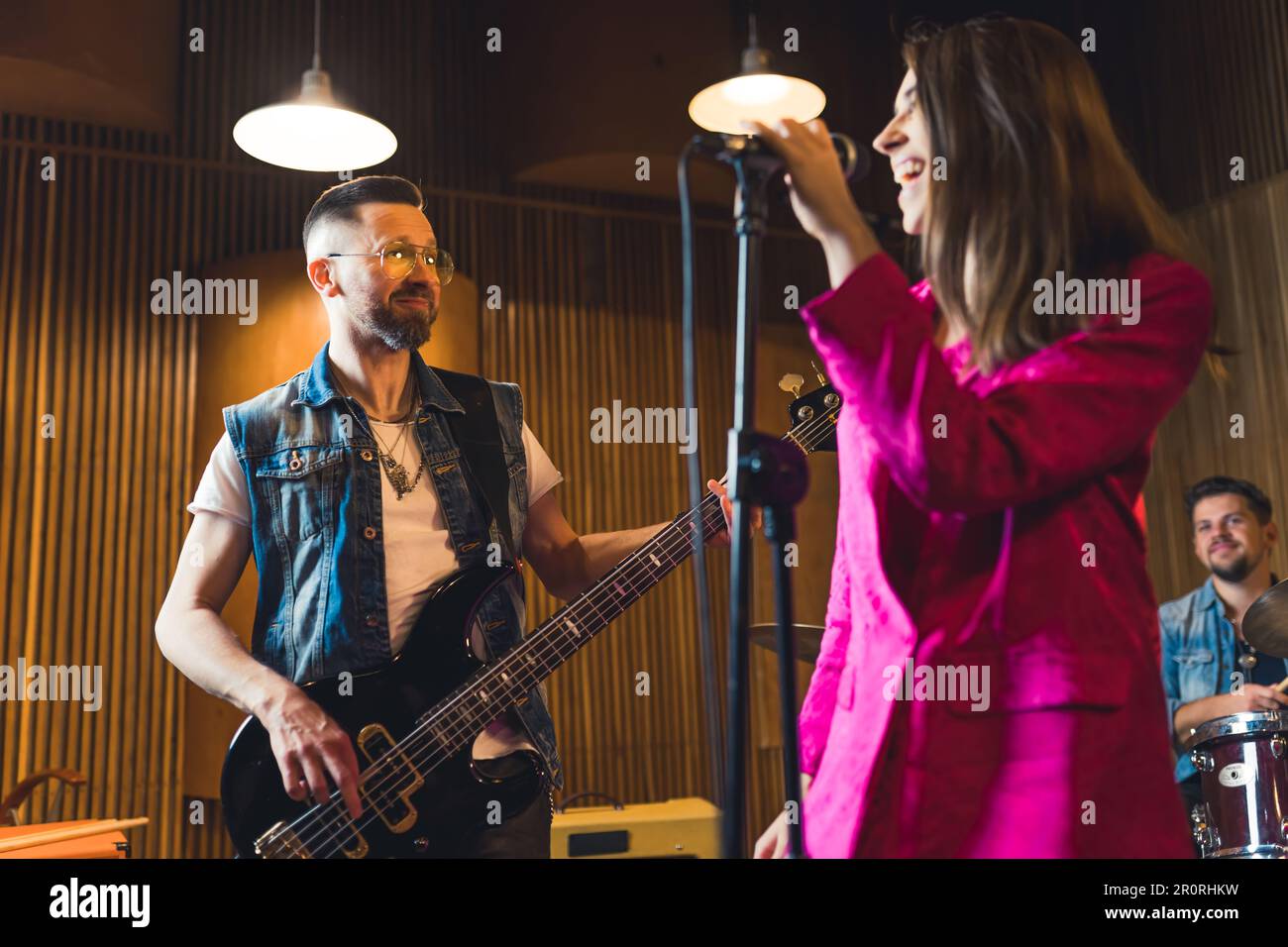Group young friends practising hi-res stock photography and images - Alamy