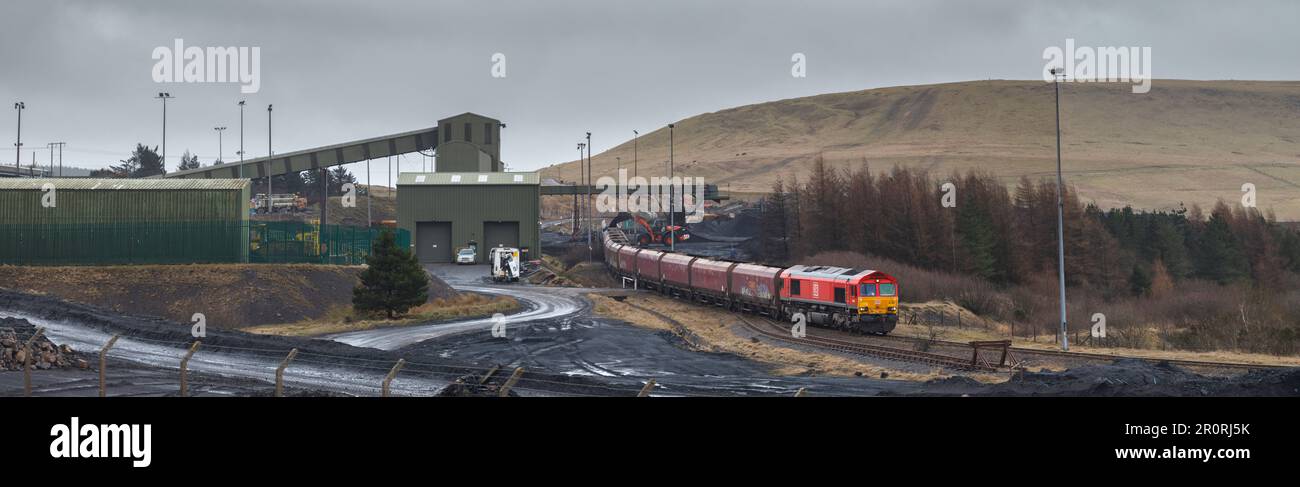 Loading a DB Cargo rail UK freight train at Cwmbargoed disposal point ...