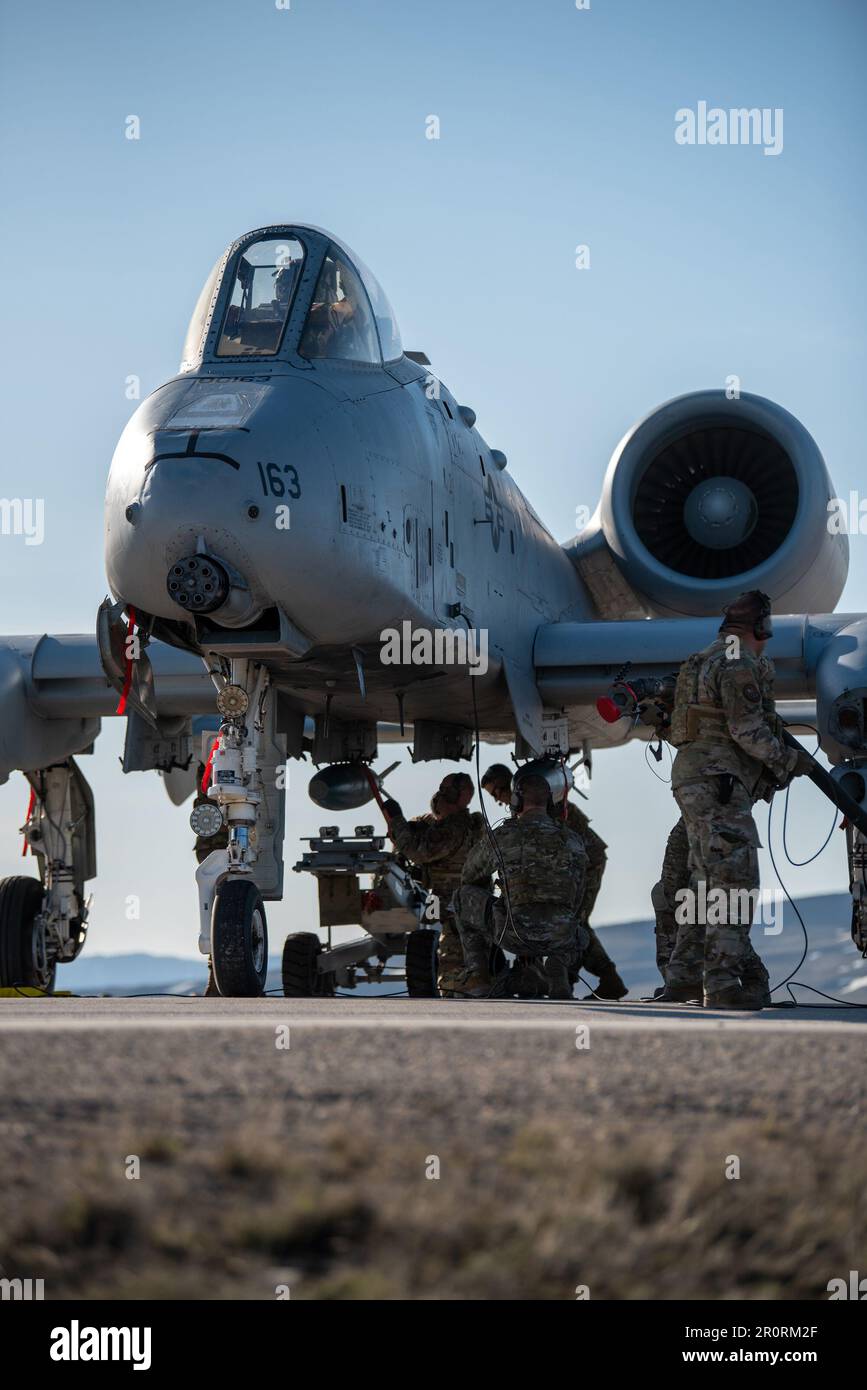 Airmen with the 127th Fighter Wing conduct an Integrated Combat Turn ...