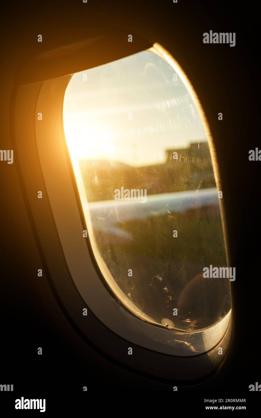 Plane taking off window hi-res stock photography and images - Alamy
