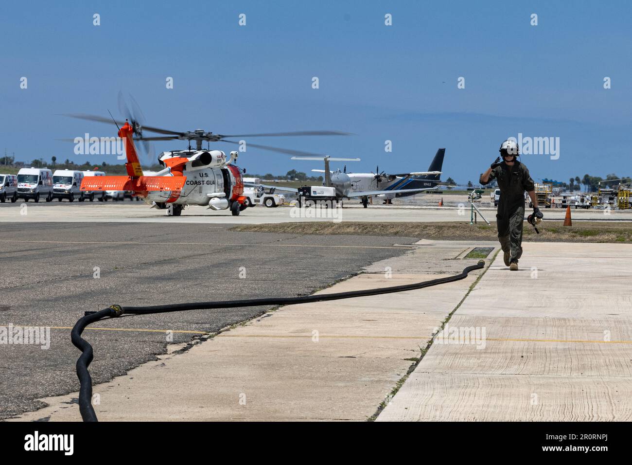 Single point refueling hi-res stock photography and images - Alamy
