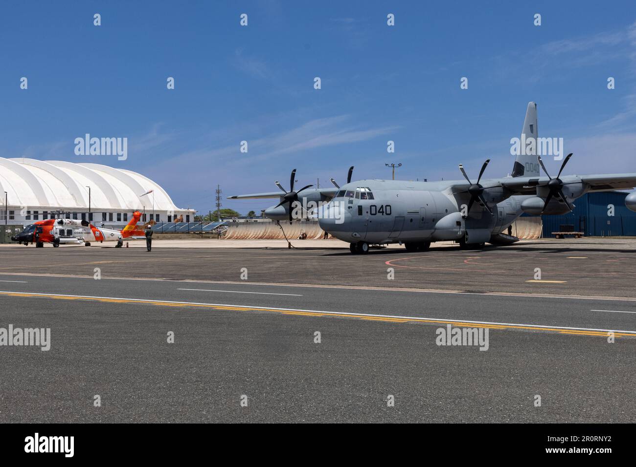 U.S. Marines with Marine Aerial Refueler Transport Squadron (VMGR) 252 ...