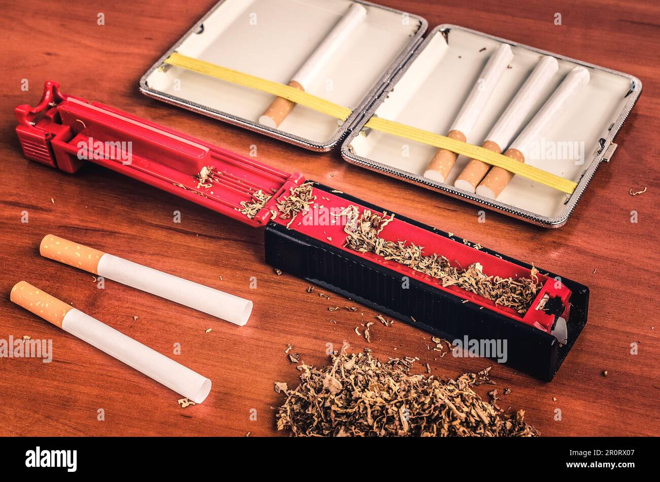 Cigarette roller hi-res stock photography and images - Alamy