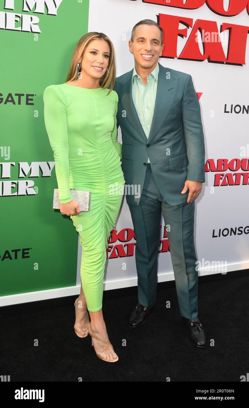 New York, NY, USA. 9th May, 2023. Lana Gomez and Sebastian Maniscalco ...