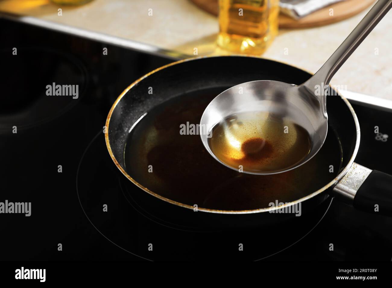 Used cooking oil ladle hi-res stock photography and images - Alamy