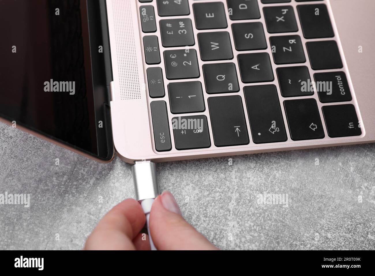 Laptop plugging usb hi-res stock photography and images - Alamy