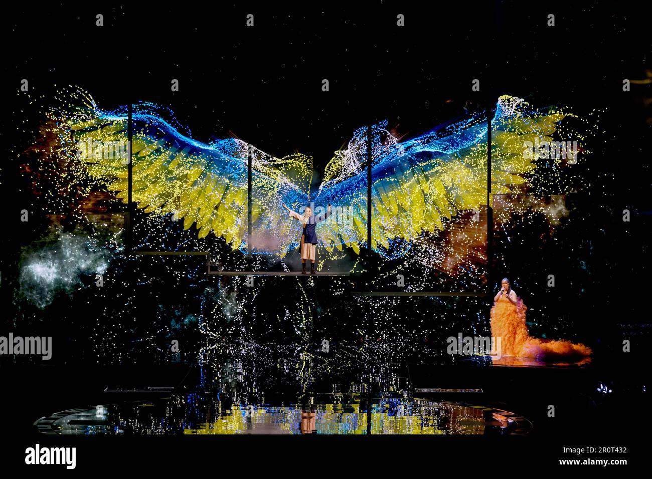 May 9, 2023: Ukrainian singer Alyosha and Rebecca Ferguson duet on a ...