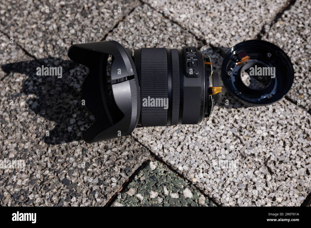 Broken canon lens hi-res stock photography and images - Alamy