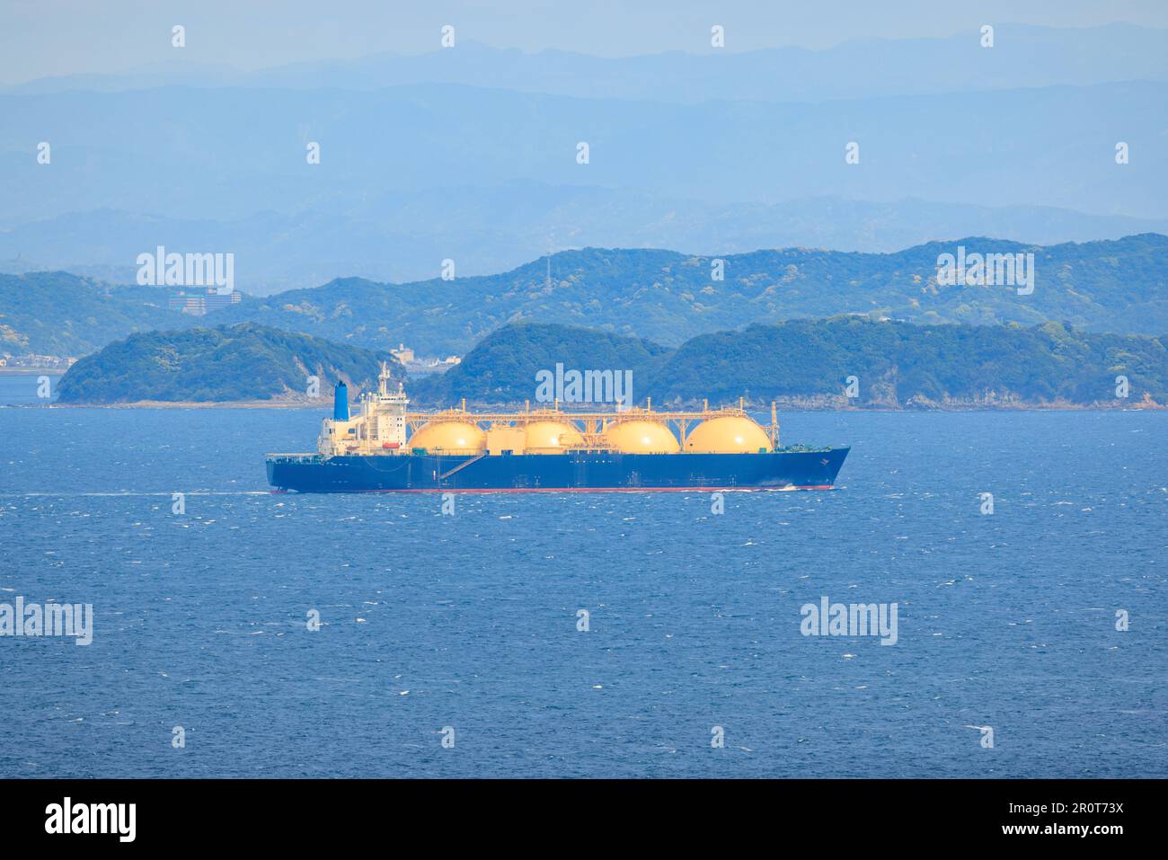 Lng containment systems hi-res stock photography and images - Alamy