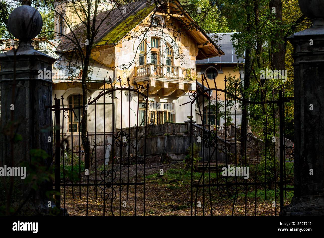 Decorative retro gate on the background of the facade of the old manor ...