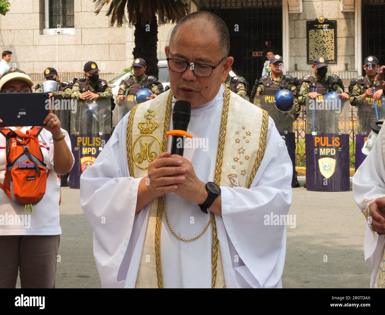 Manila, Philippines. 09th May, 2023. Father Robert Reyes officiated the ...