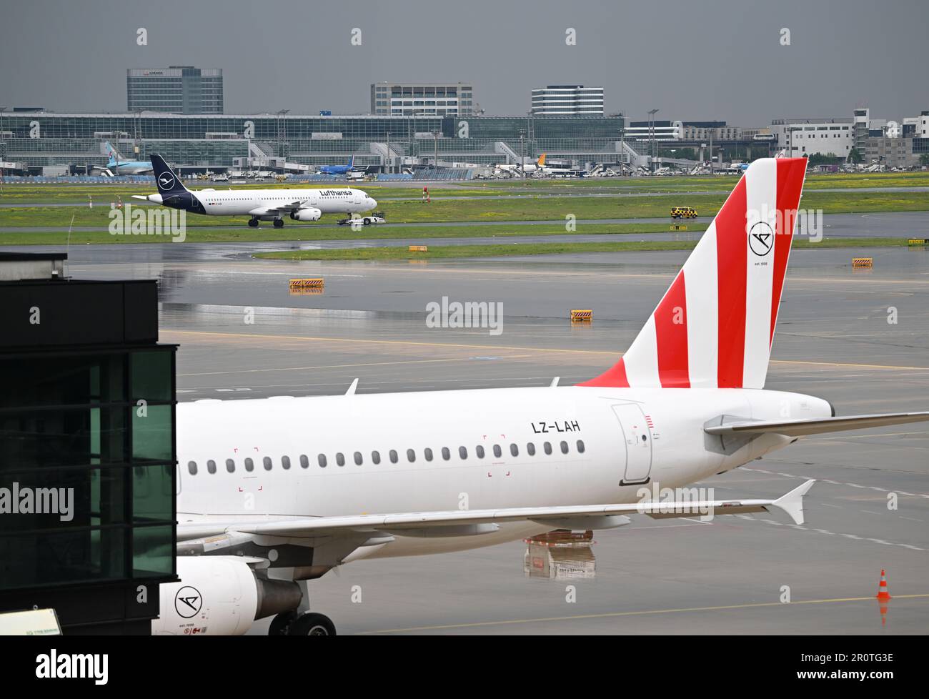 PRODUCTION - 09 May 2023, Hesse, Frankfurt/Main: A Condor aircraft ...